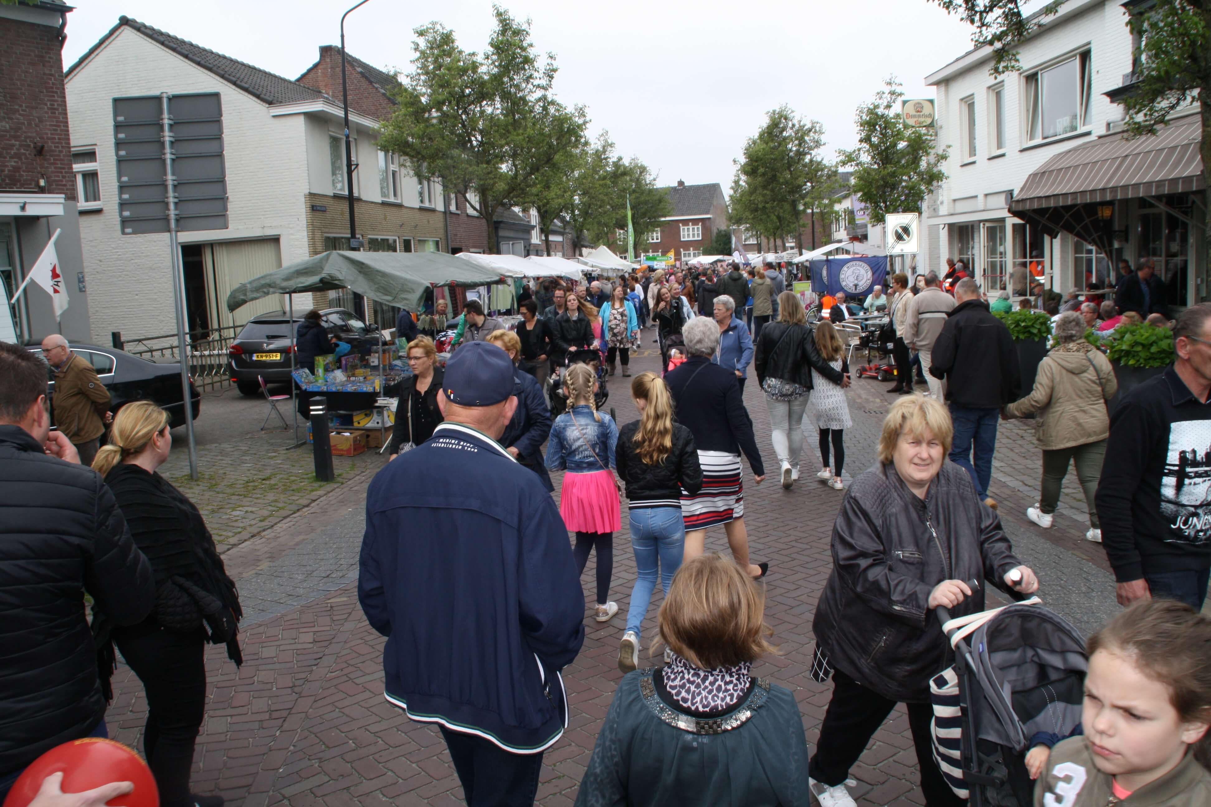 Moergestelse vlooienmarkt | De Recreant